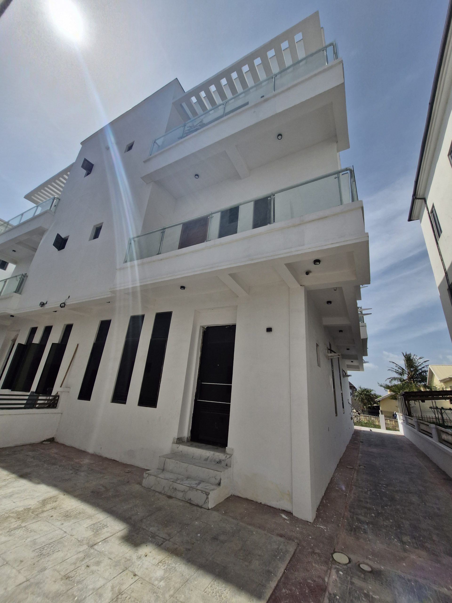 spacious 5 bedroom semi detach (back unit) – agentdeveloperconnect